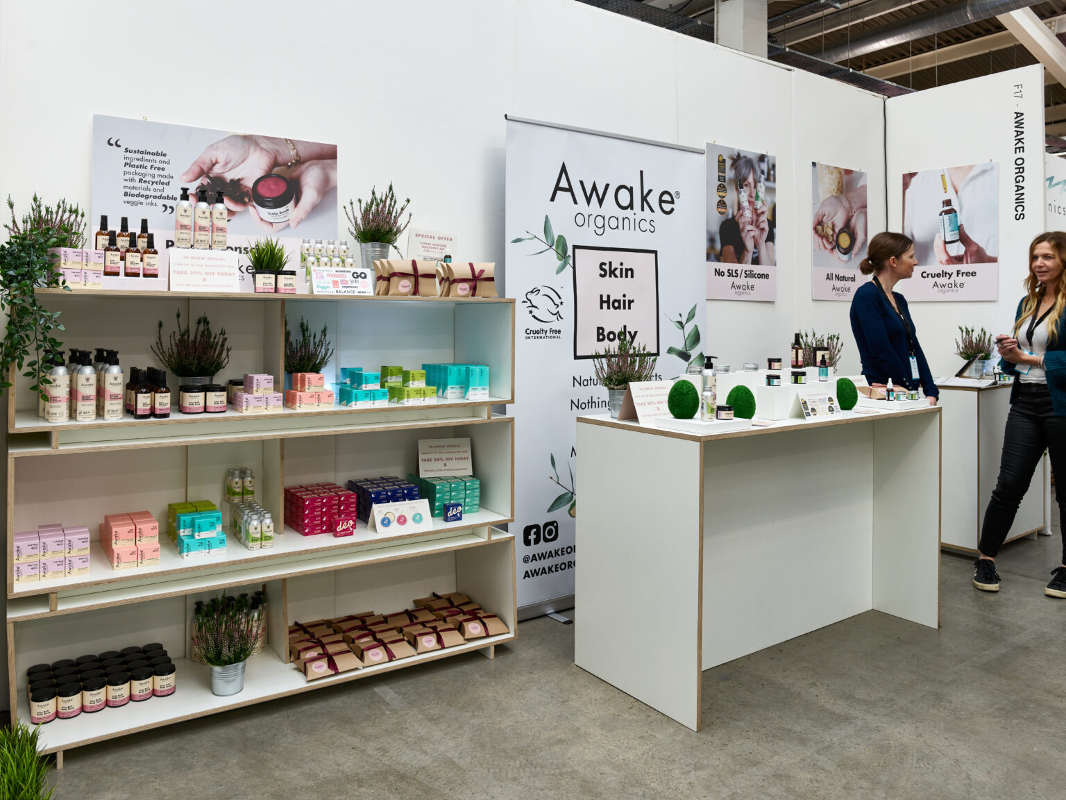 Table White | Pop-Up Shop & Events Furniture Hire | FoundPop